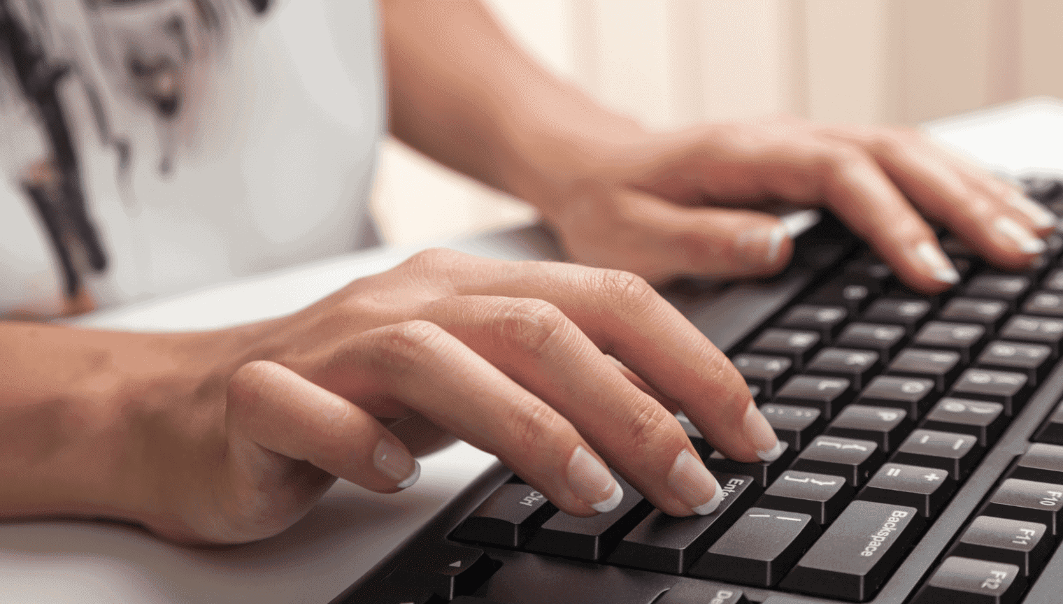 Tout savoir sur le point médian - Communication inclusive